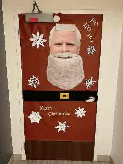 Vote for your favorite door decorations! - Poll